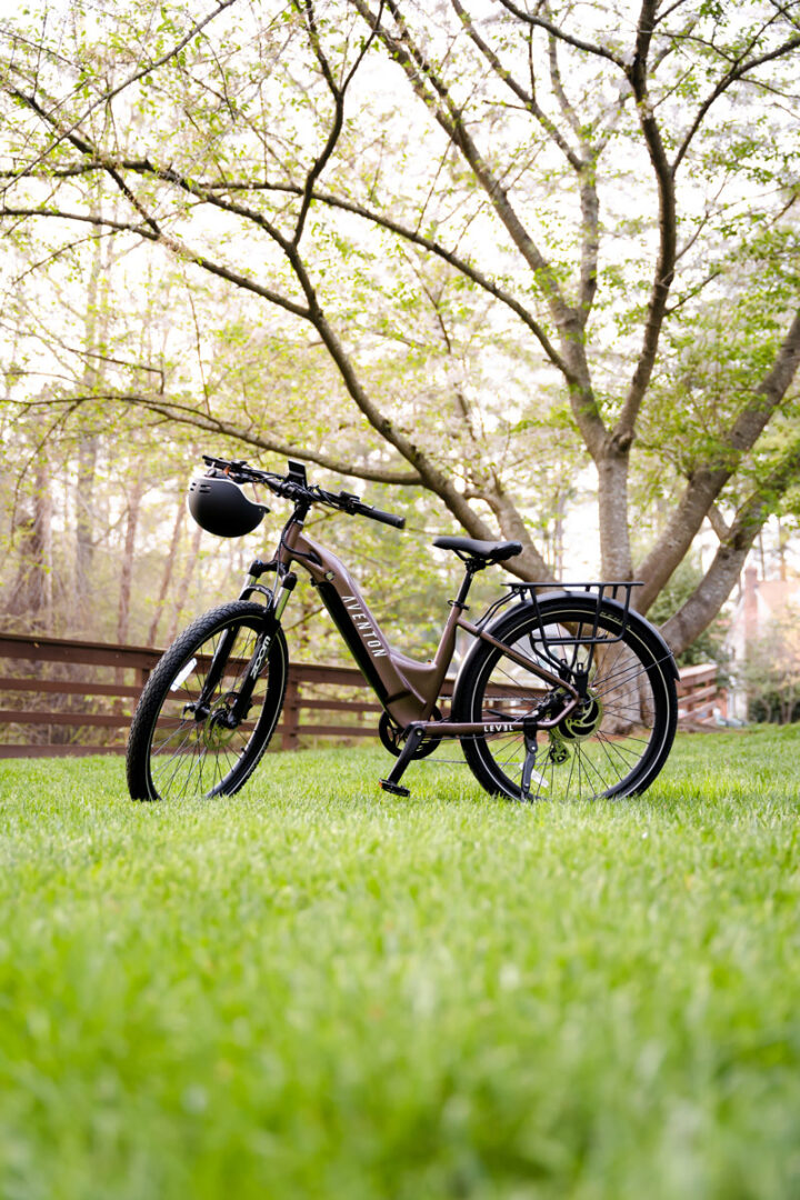 Best All-Around Family Electric Bike with Child Seat: Aventon Level E-Bike